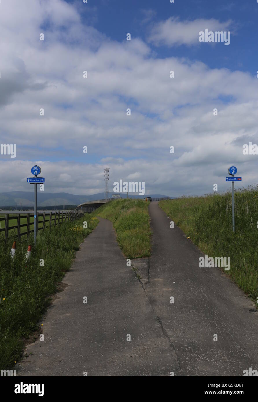 Junction on Cycle path 76 beside Clackmannanshire Bridge for Kincardine ...