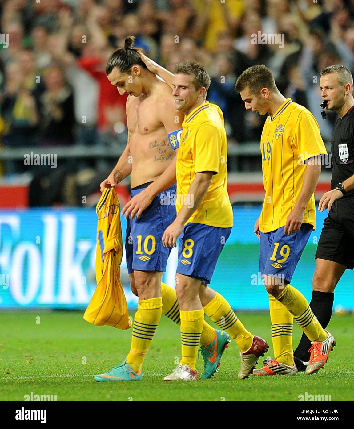 Sweden's Zlatan Ibrahimovic (left) celebrates scoring his, and his side ...