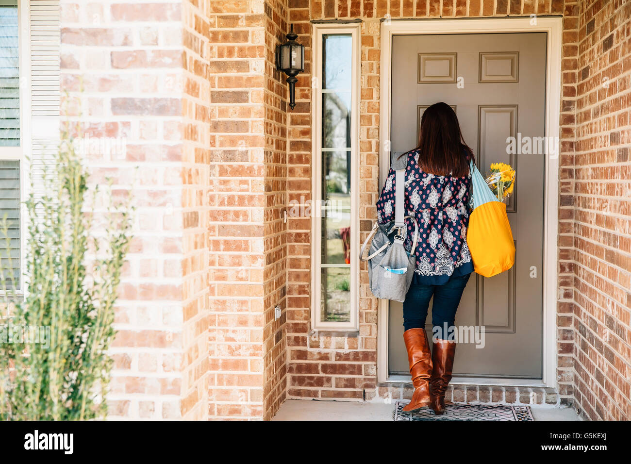 Opening front hi-res stock photography and images - Alamy