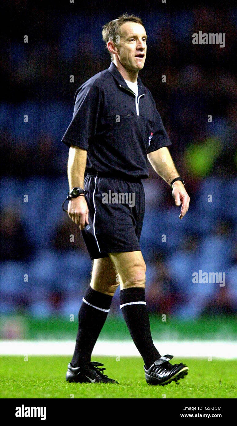 FOOTBALL REFEREE CLIVE WILKIES Stock Photo - Alamy
