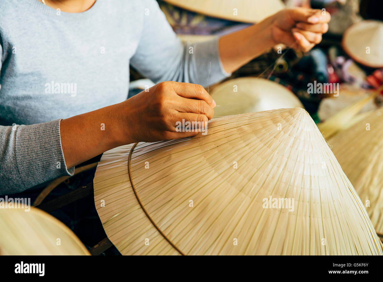 Artisan weaving hi-res stock photography and images - Alamy