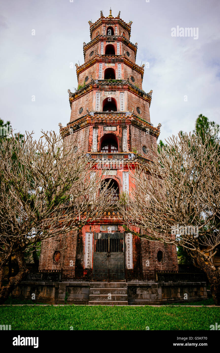 Low angle view of ornate pillar Stock Photo - Alamy