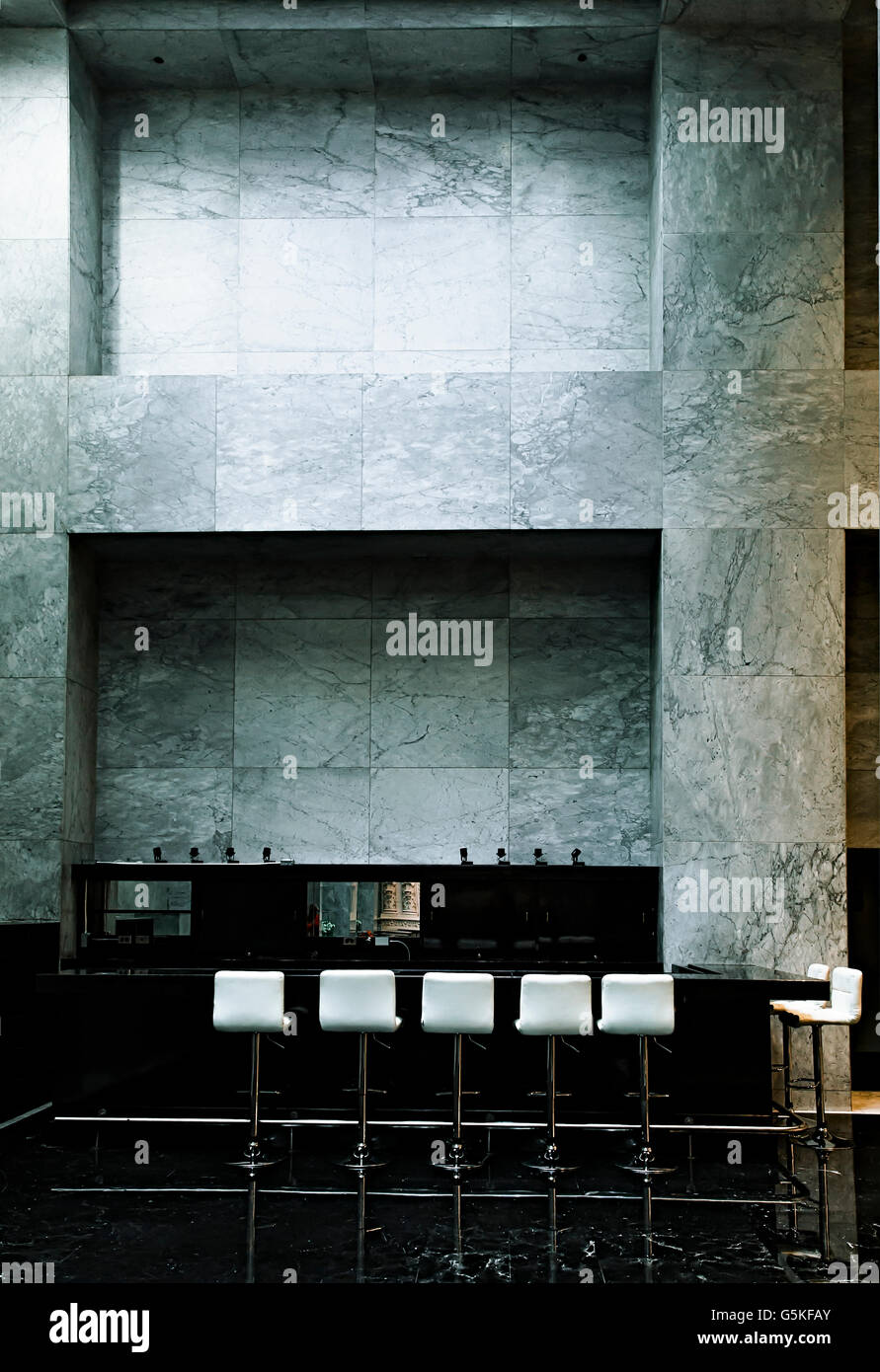 Empty bar hi-res stock photography and images - Alamy