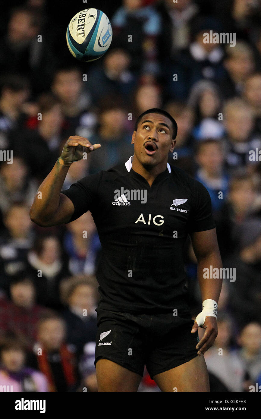 Julian savea hi-res stock photography and images - Alamy