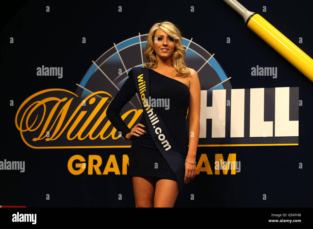 Darts - Grand Slam of Darts - Wolverhampton Civic Hall Stock Photo - Alamy