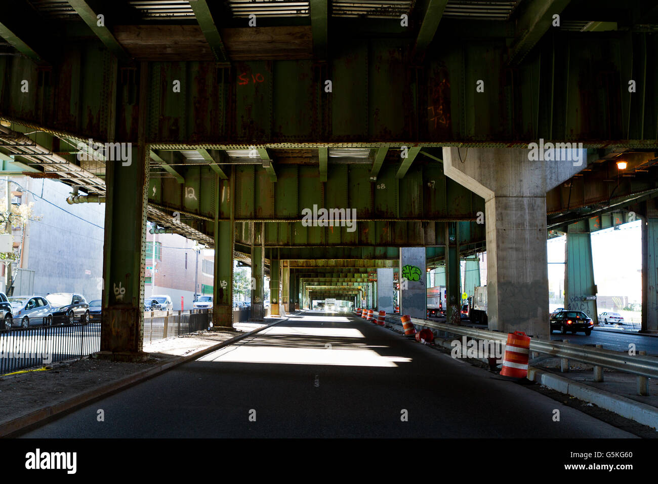 Underpass and overpass roads through Brooklyn Stock Photo - Alamy