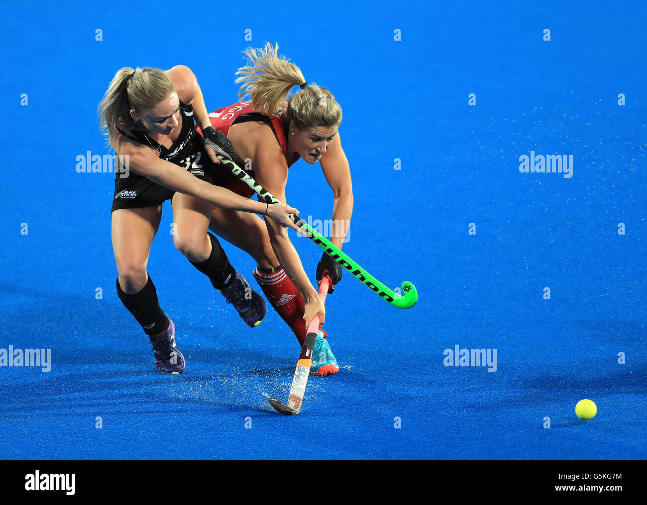 New Zealand's Anita McLaren (left) and Great Britain's Georgie Twigg ...