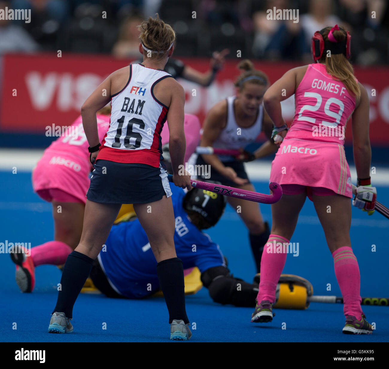 Field hockey argentina olympic hi-res stock photography and images - Alamy