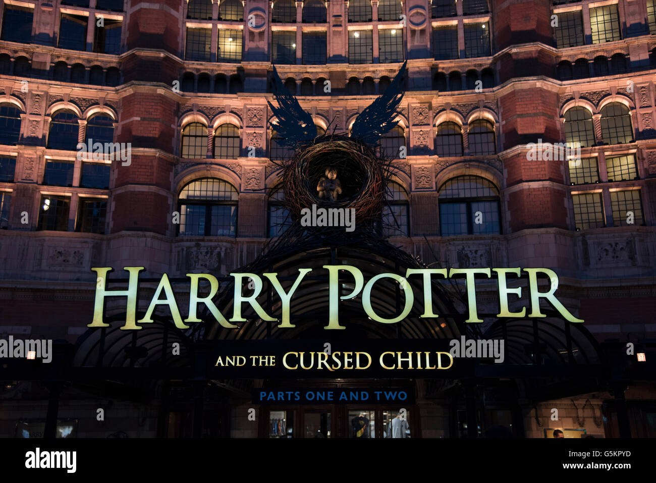 Harry potter cursed child hi-res stock photography and images - Alamy