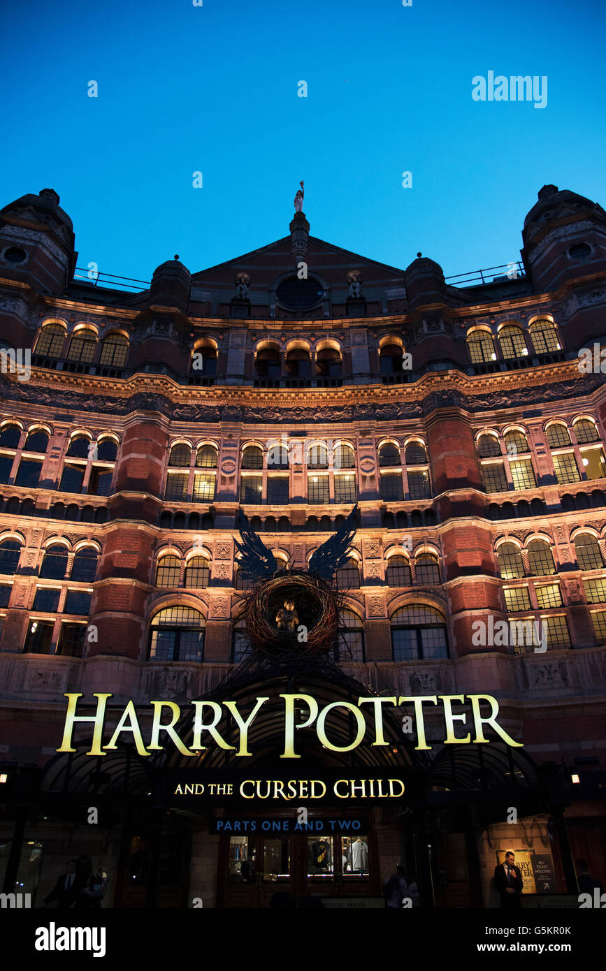 Harry potter and the cursed child london hi-res stock photography and ...