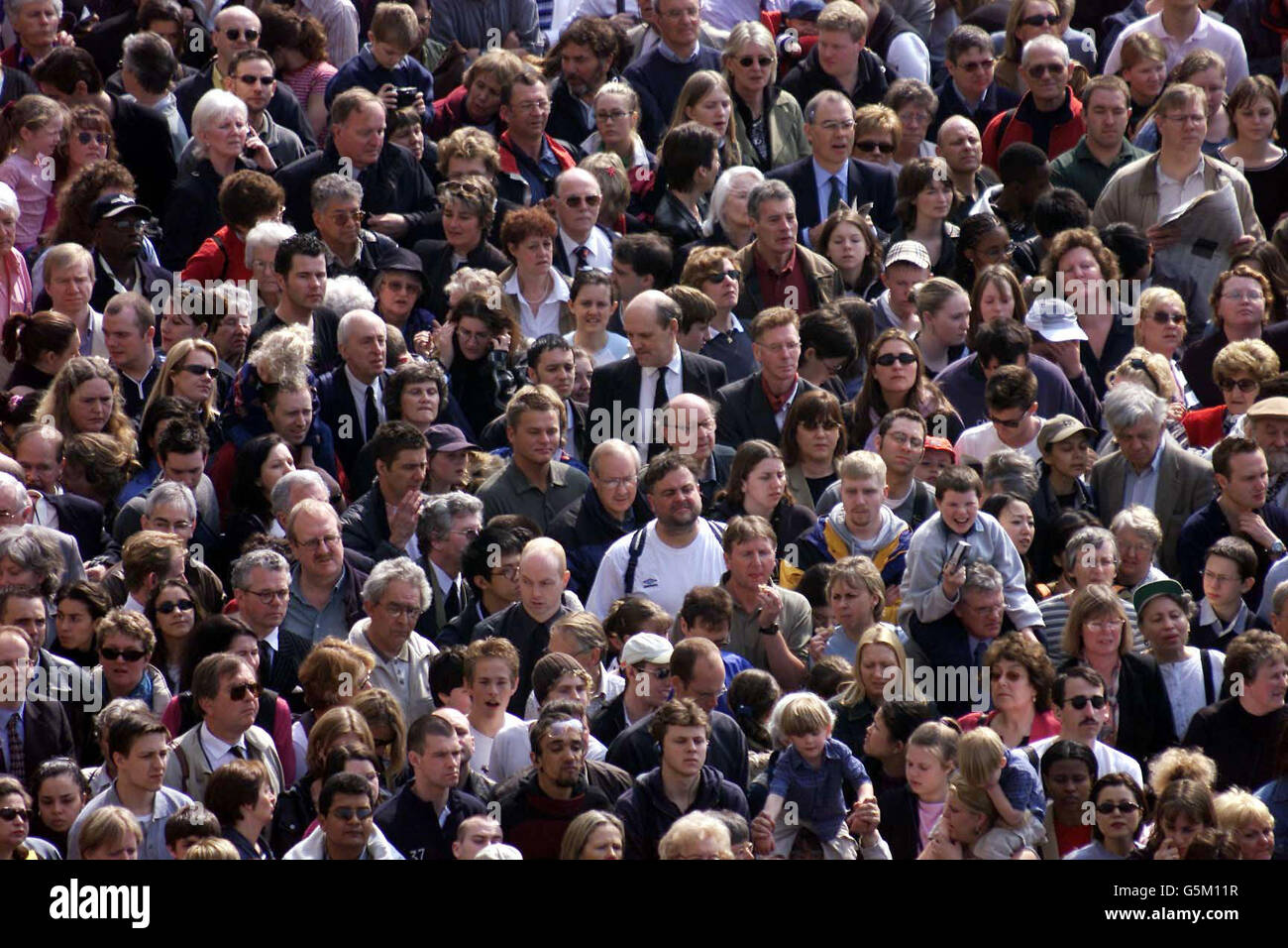 Queen Mother death procession Stock Photo - Alamy