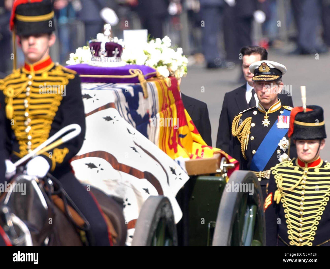 The coffin of britains queen elizabeth hi-res stock photography and ...
