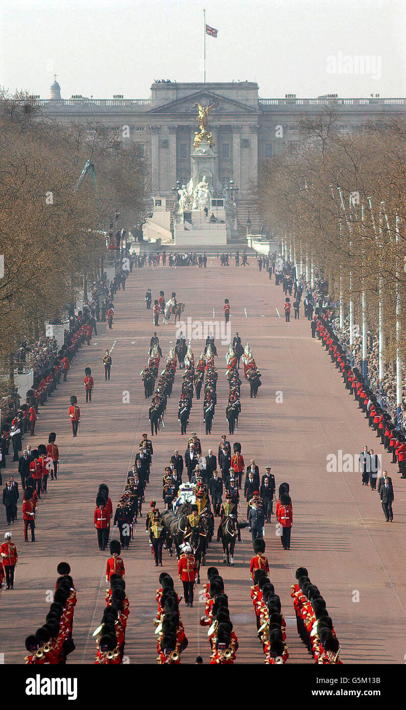 Queen Mother Death Procession High Resolution Stock Photography and ...
