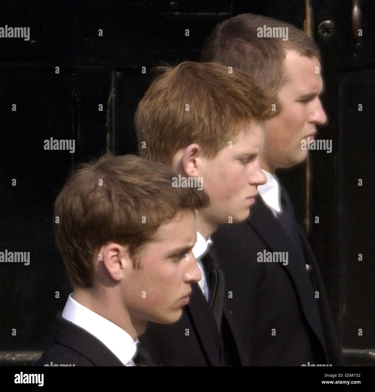 Queen Mother death procession Stock Photo - Alamy