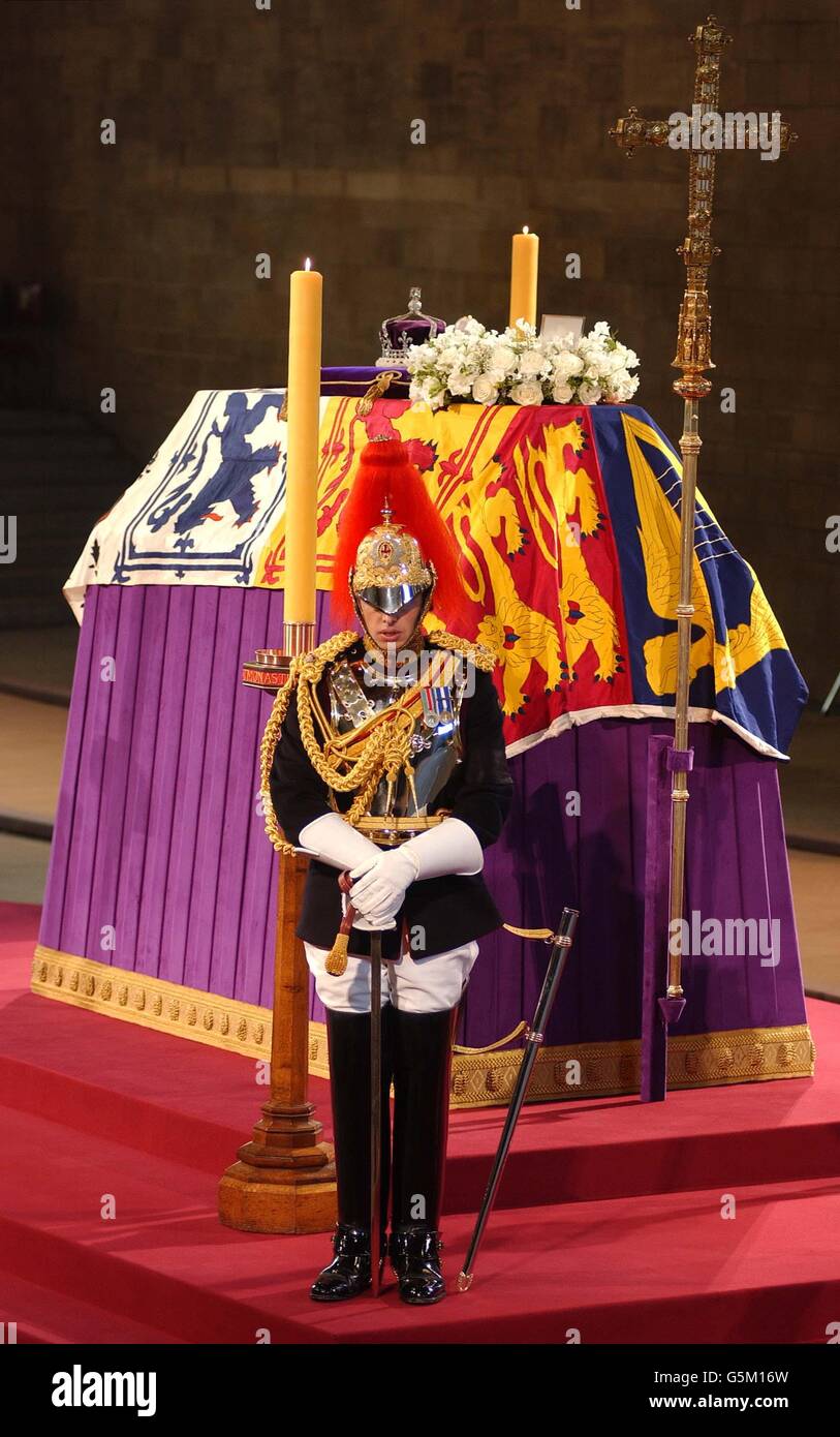 The Coffin Of Queen Elizabeth High Resolution Stock Photography and ...
