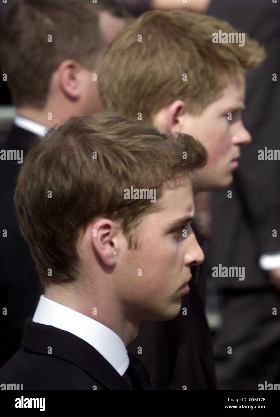Queen Mother death procession Stock Photo - Alamy