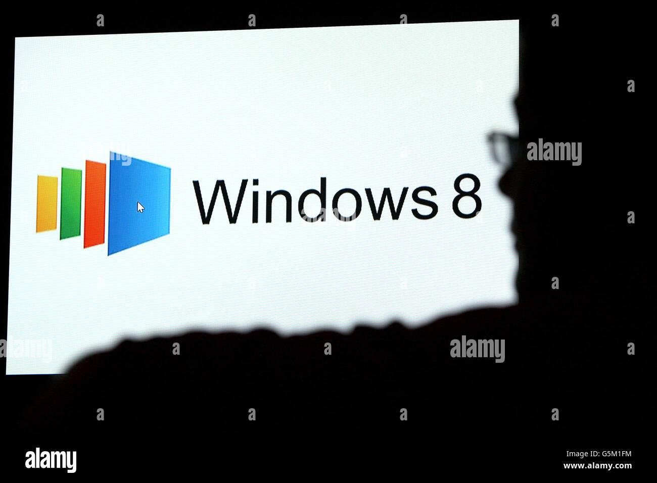 Windows 8 operating system hi-res stock photography and images - Alamy