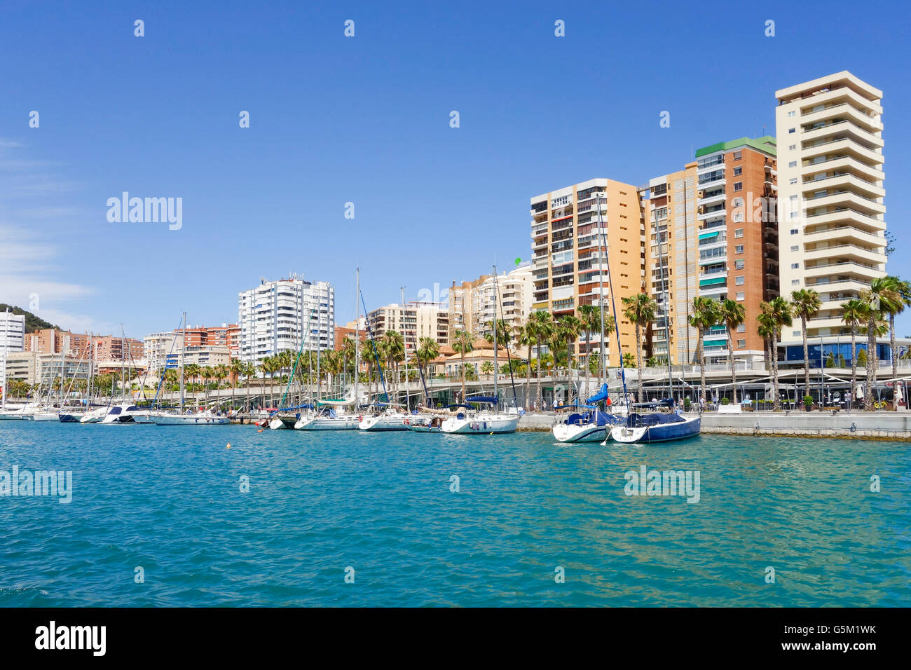 Muelle 1 uno hi-res stock photography and images - Alamy