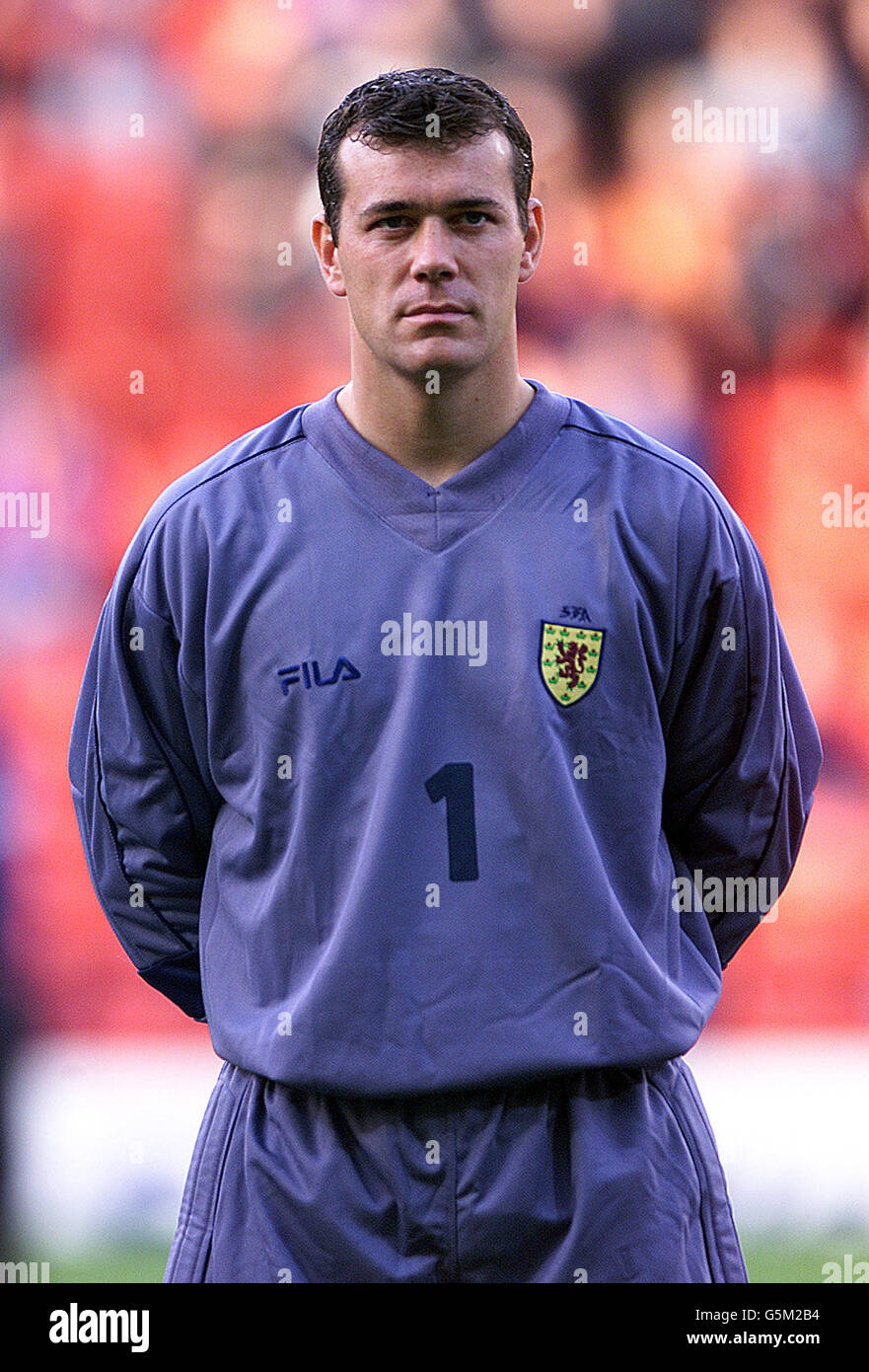 Sport football hands behind back no 1 fila neil sullivan hi-res stock ...