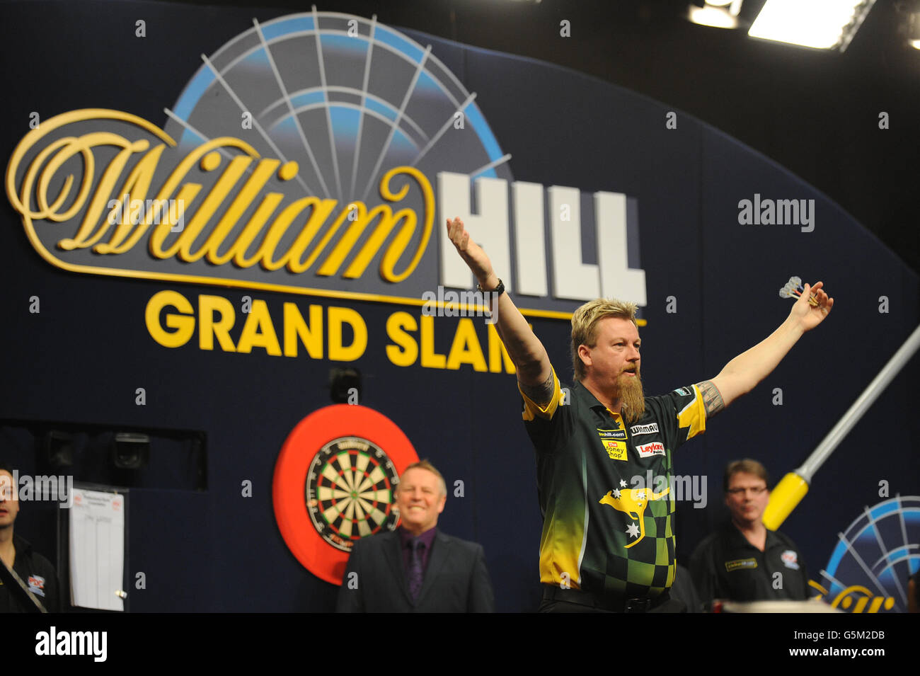 Darts - Grand Slam of Darts - Wolverhampton Civic Hall Stock Photo - Alamy
