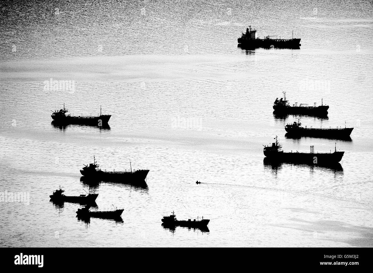 Ships waiting hi-res stock photography and images - Alamy