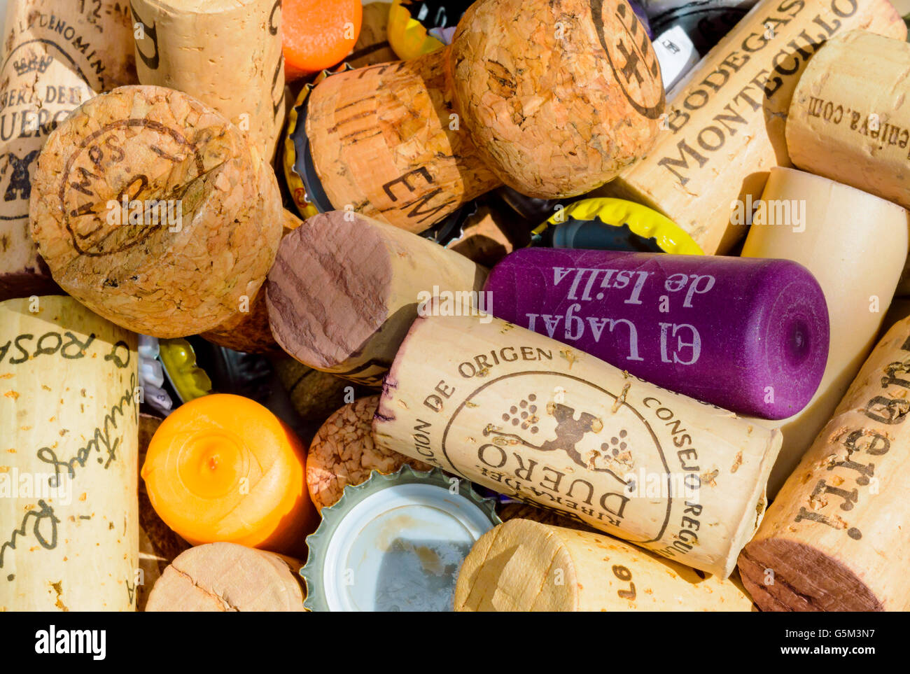 Close-up of Spanish cava and wine corks and beer caps Stock Photo - Alamy