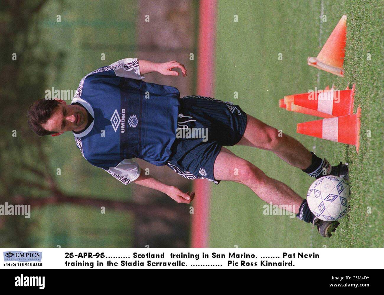 Soccer - Scotland. Pat Nevin-Scotland Stock Photo - Alamy