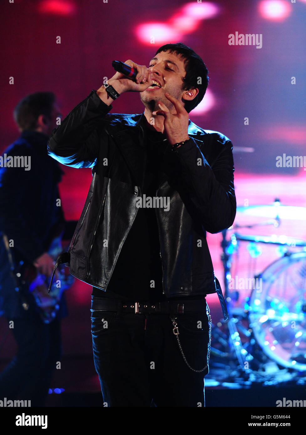 Example live on stage hi-res stock photography and images - Alamy