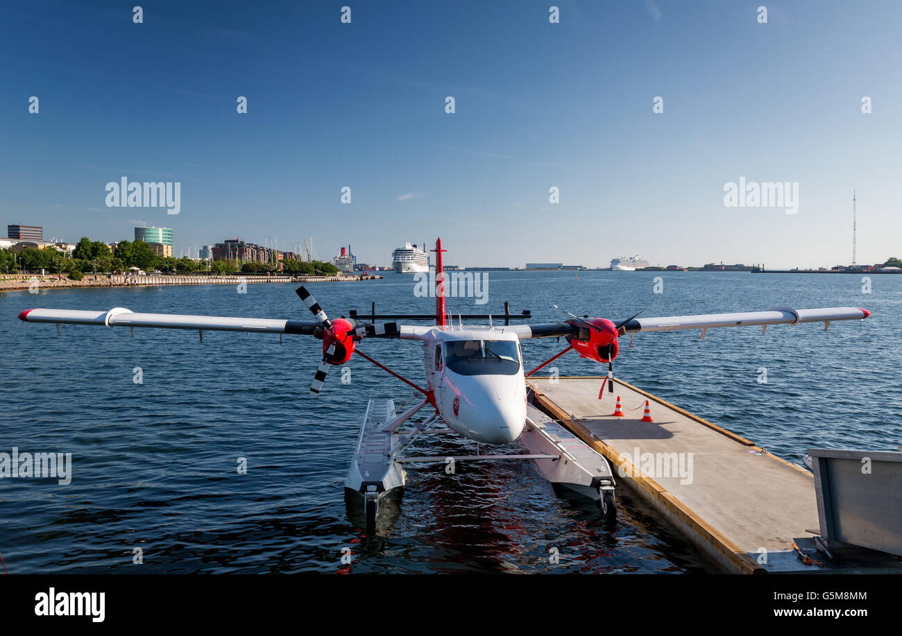 Harbor air float plane hi-res stock photography and images - Alamy