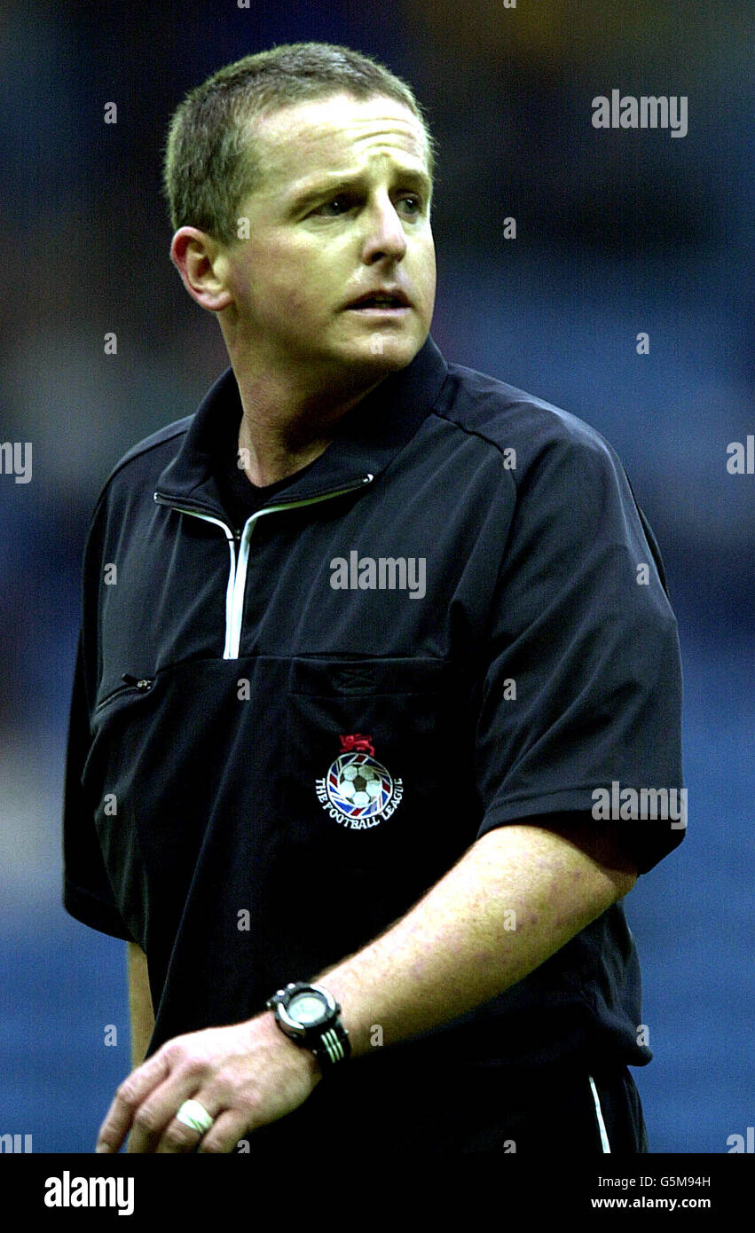 FOOTBALL REFEREE COLIN WEBSTER Stock Photo - Alamy