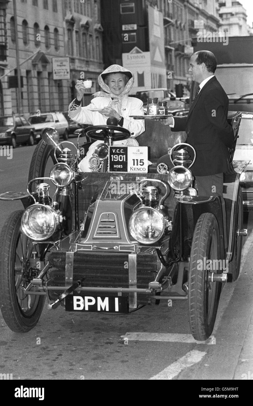 Royal automobile club pall mall hi-res stock photography and images - Alamy