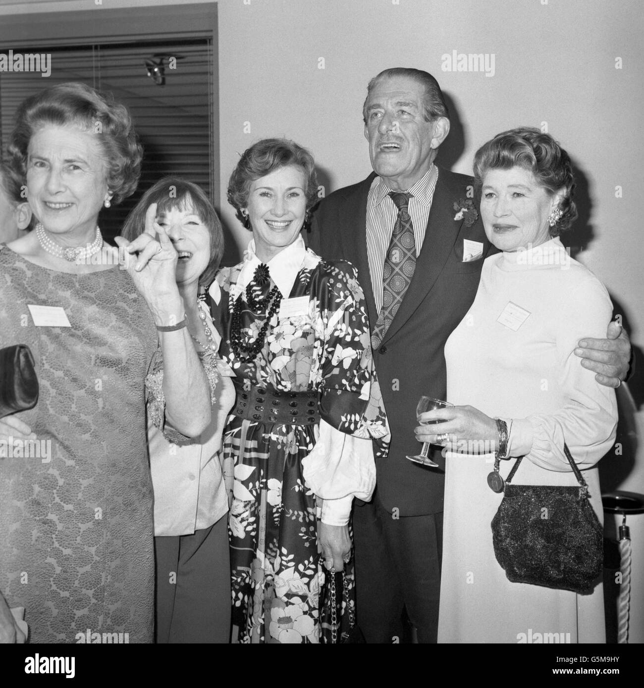 Leslie mitchell announcer and jasmine bligh announcer hi-res stock ...