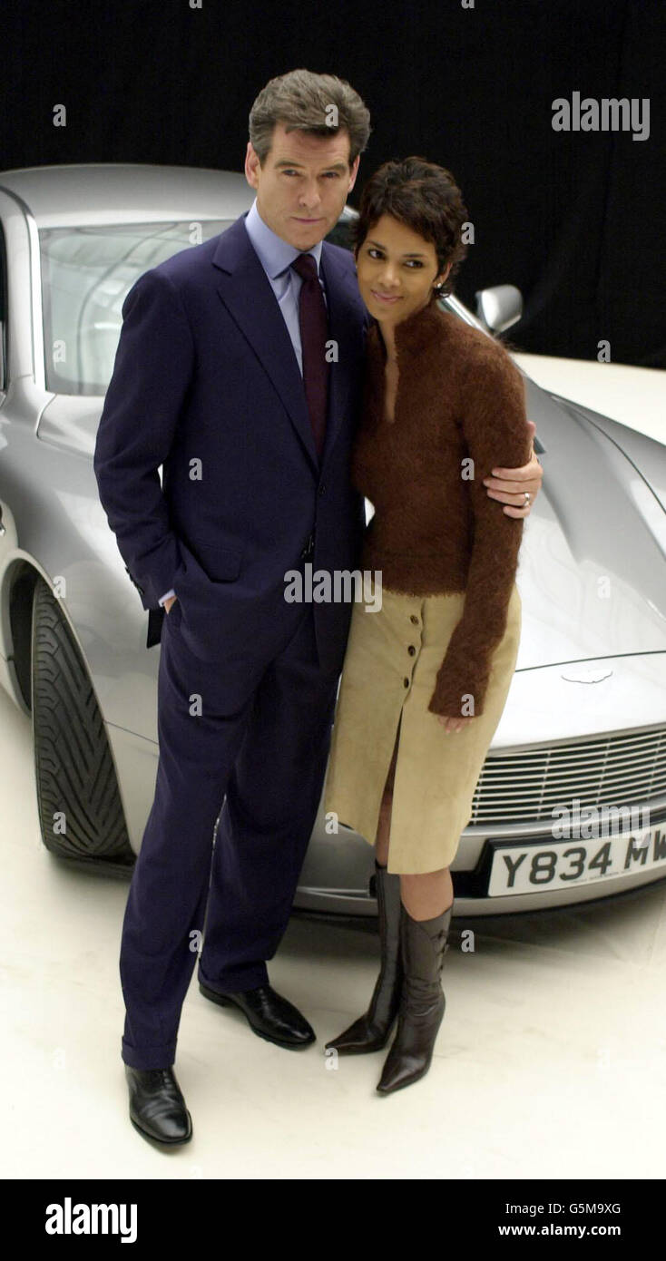 Pierce brosnan and bond and car hi-res stock photography and images - Alamy