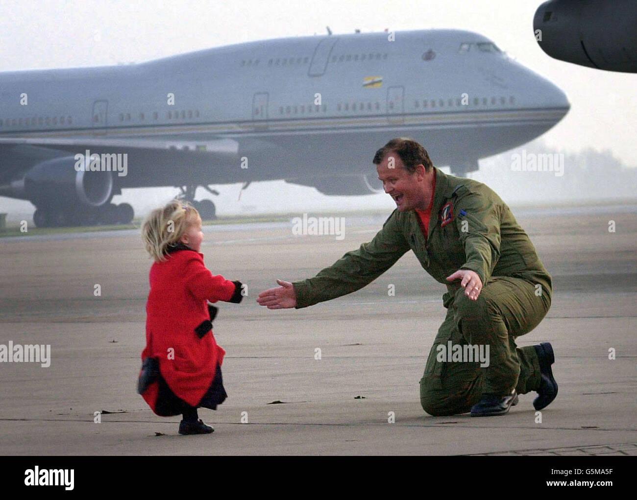 Squadron leader graham oconnor greets his two year old daughter hi-res ...