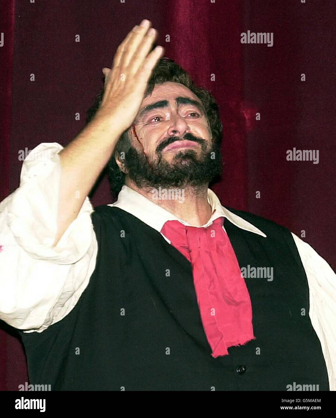 Luciano pavarotti on stage hi-res stock photography and images - Alamy