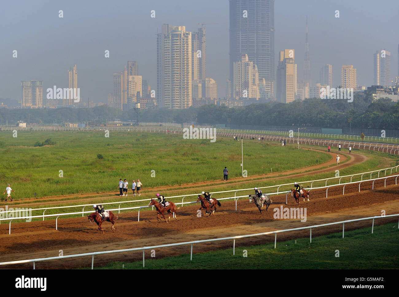 Mahalaxmi racecourse hi-res stock photography and images - Alamy
