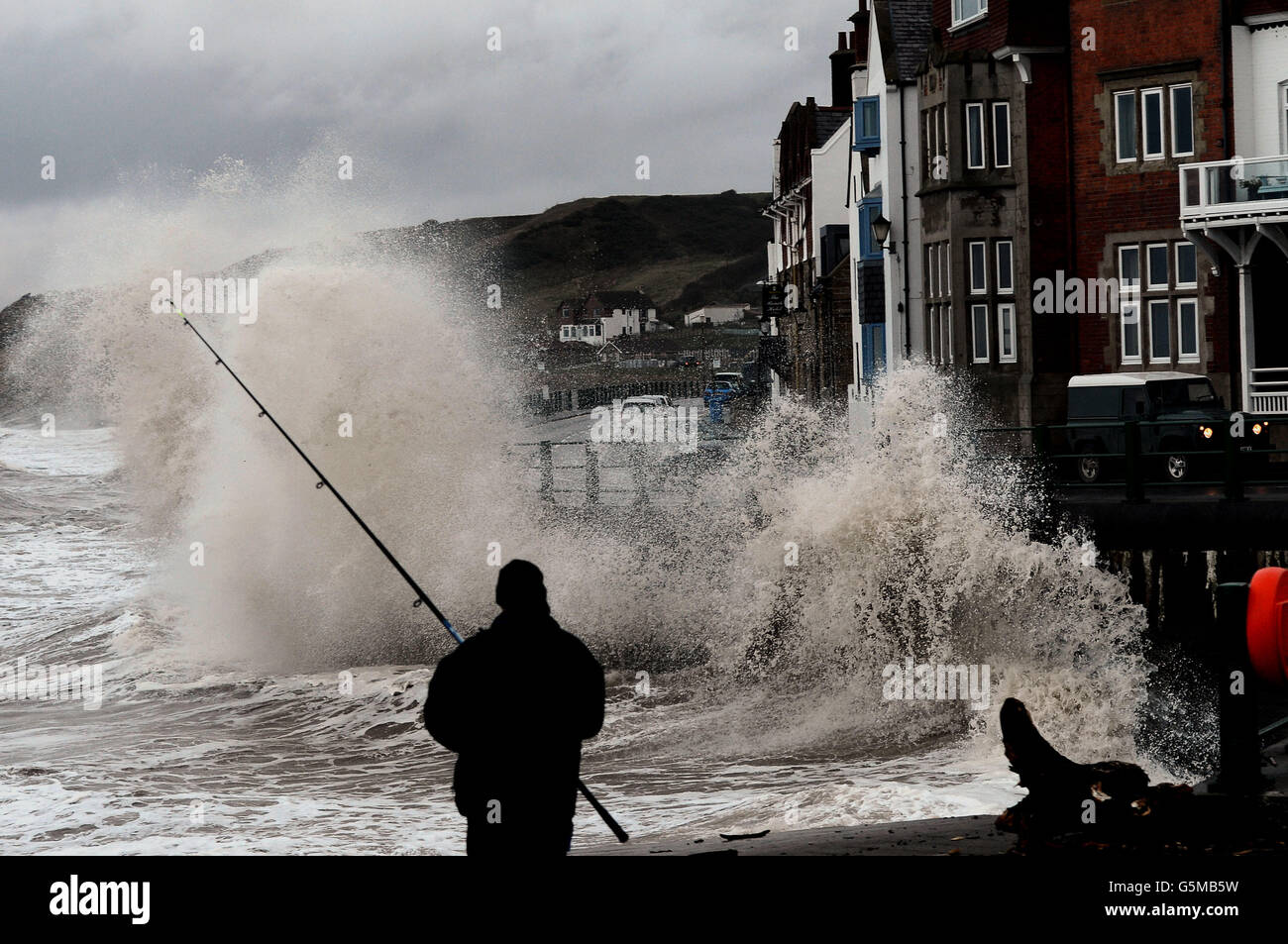 Waves crash against the sea wall at sandsend hi-res stock photography ...