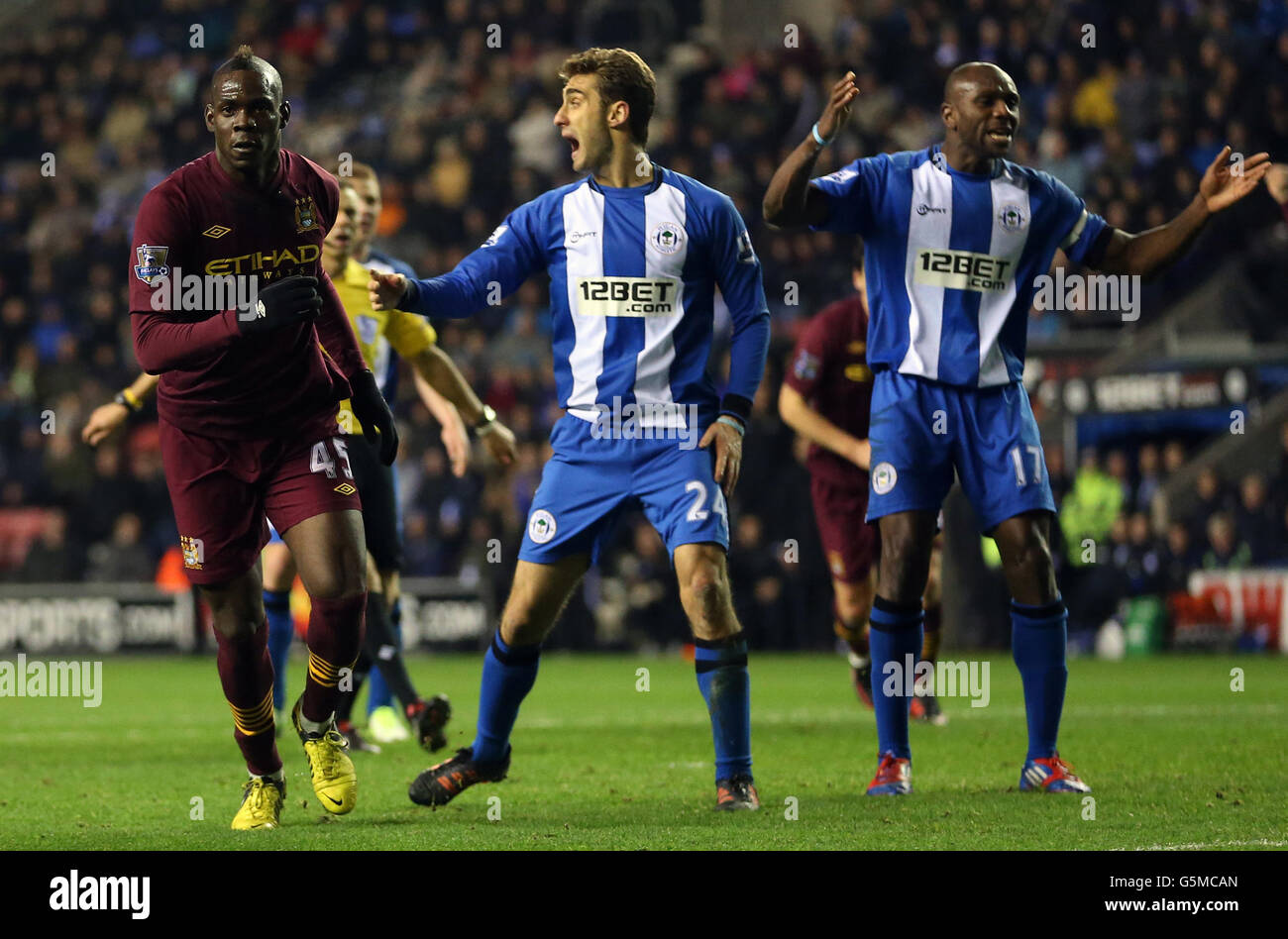 Manchester City's Mario Balotelli (left)celebrates scoring his sides ...