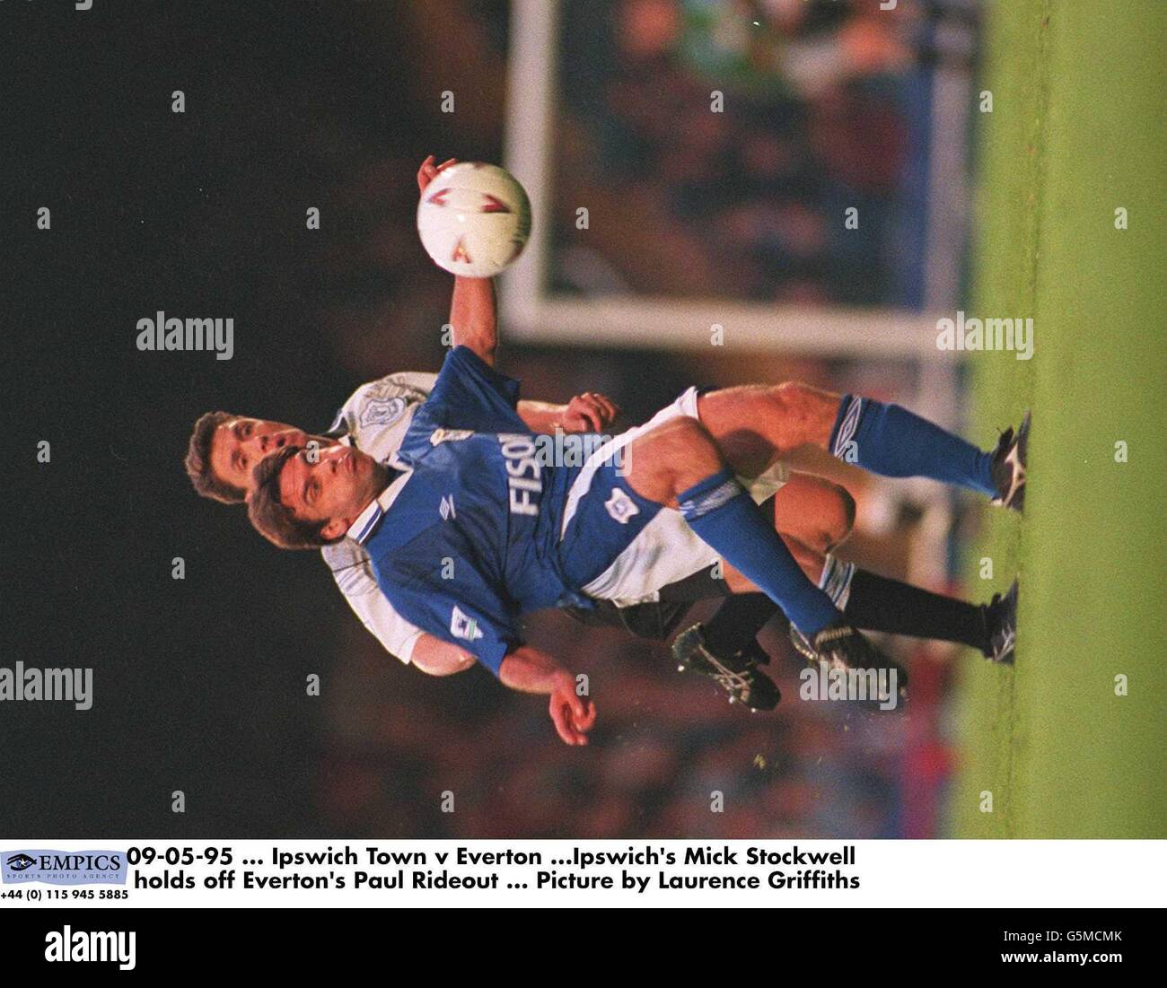 Everton picture by laurence griffiths empics hi-res stock photography ...