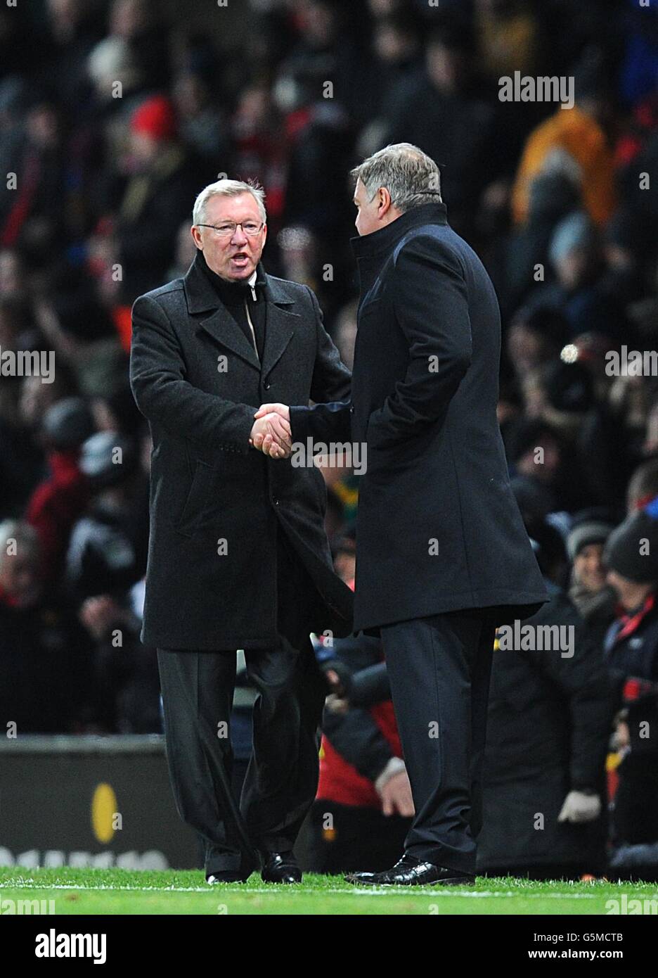 Manchester united trafford shake hands hi-res stock photography and ...