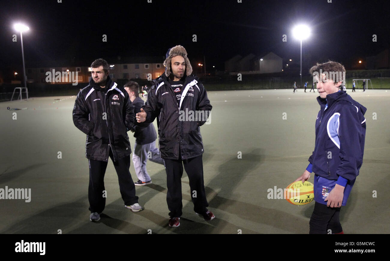 Edinburgh Rugby's Netani Talei with children from Ross High School ...