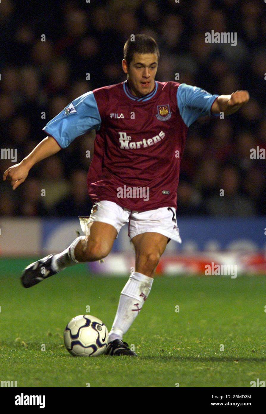 Football stock action joe cole hi-res stock photography and images - Alamy