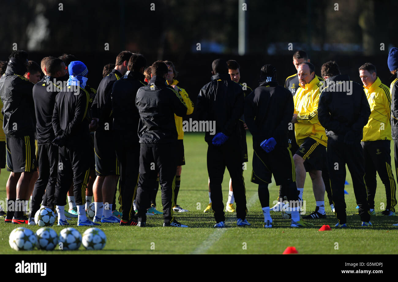 Chelsea players at cobham training ground hi-res stock photography and ...