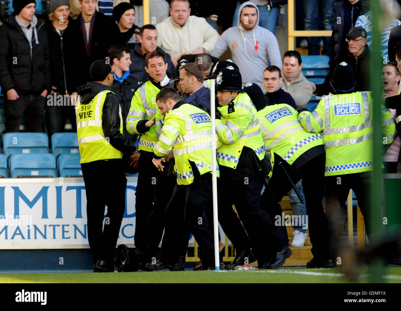 Soccer - npower Football League Championship - Millwall v Leeds United ...