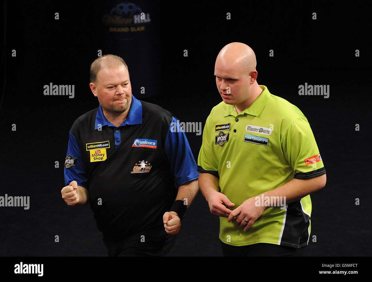 Darts - Grand Slam of Darts - Wolverhampton Civic Hall Stock Photo - Alamy