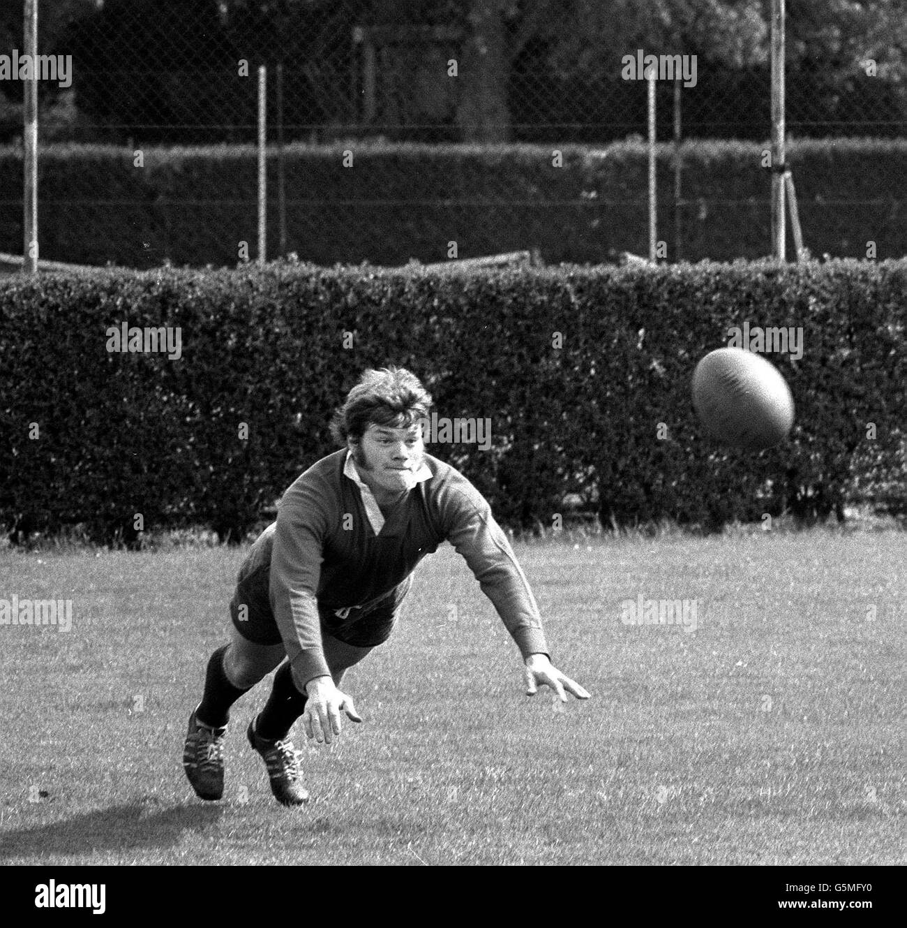 Fran Cotton rugby action Stock Photo - Alamy