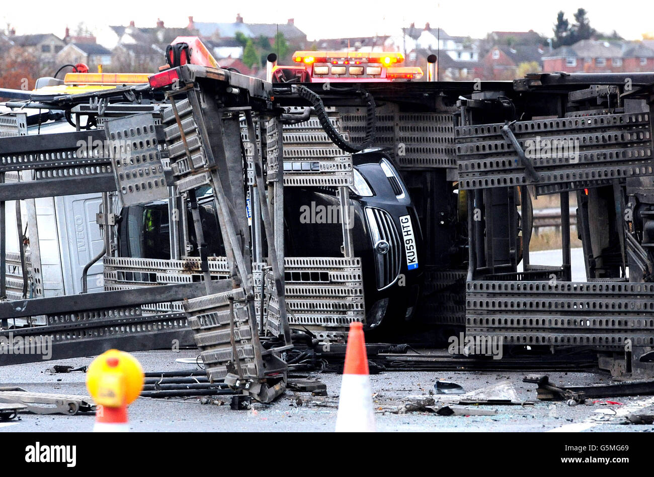 Car transporter lorry sheds load hi-res stock photography and images ...