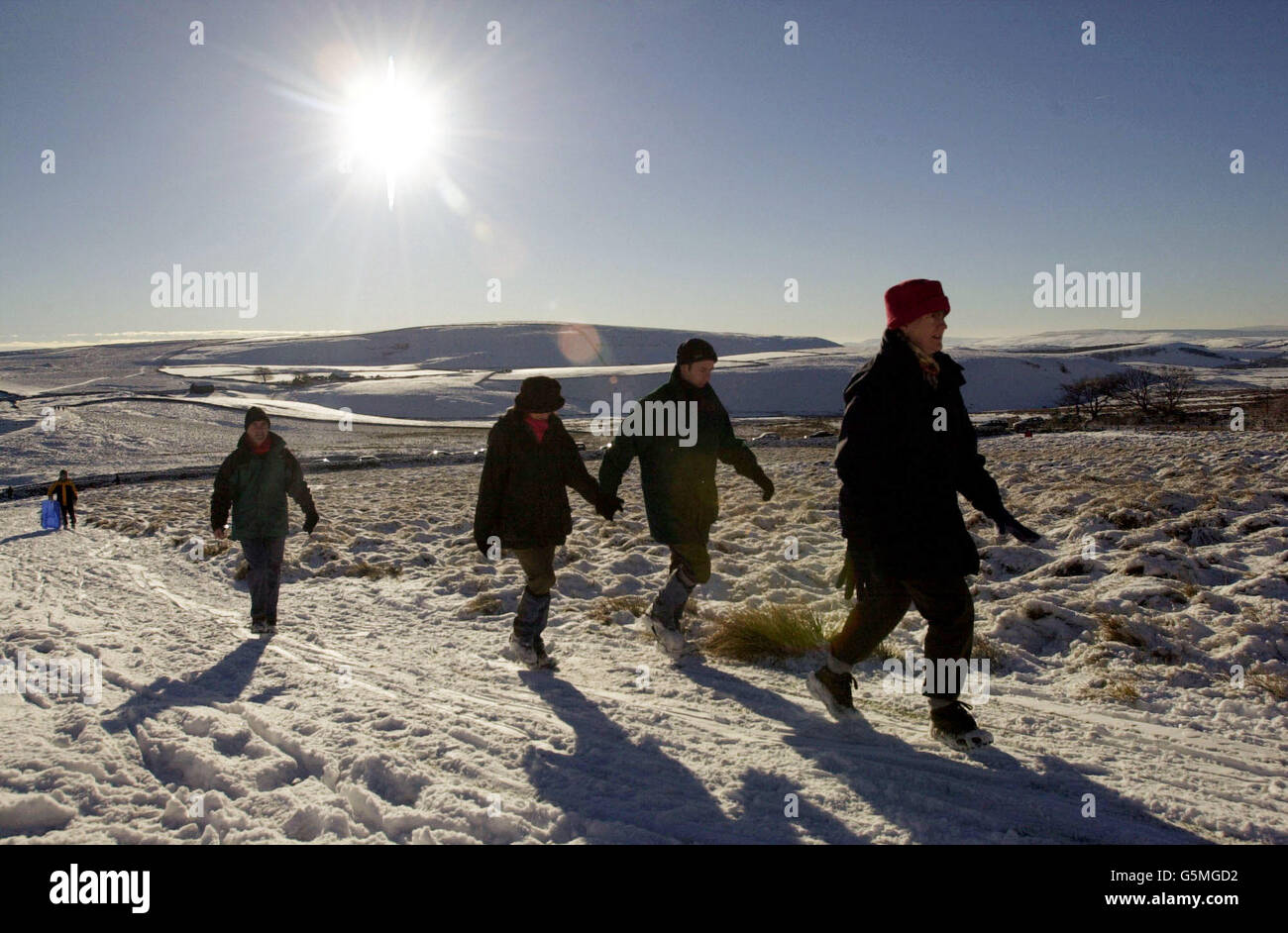 Walkers on the Mam Tor in the High Peak in Derbyshire. Snow and ...