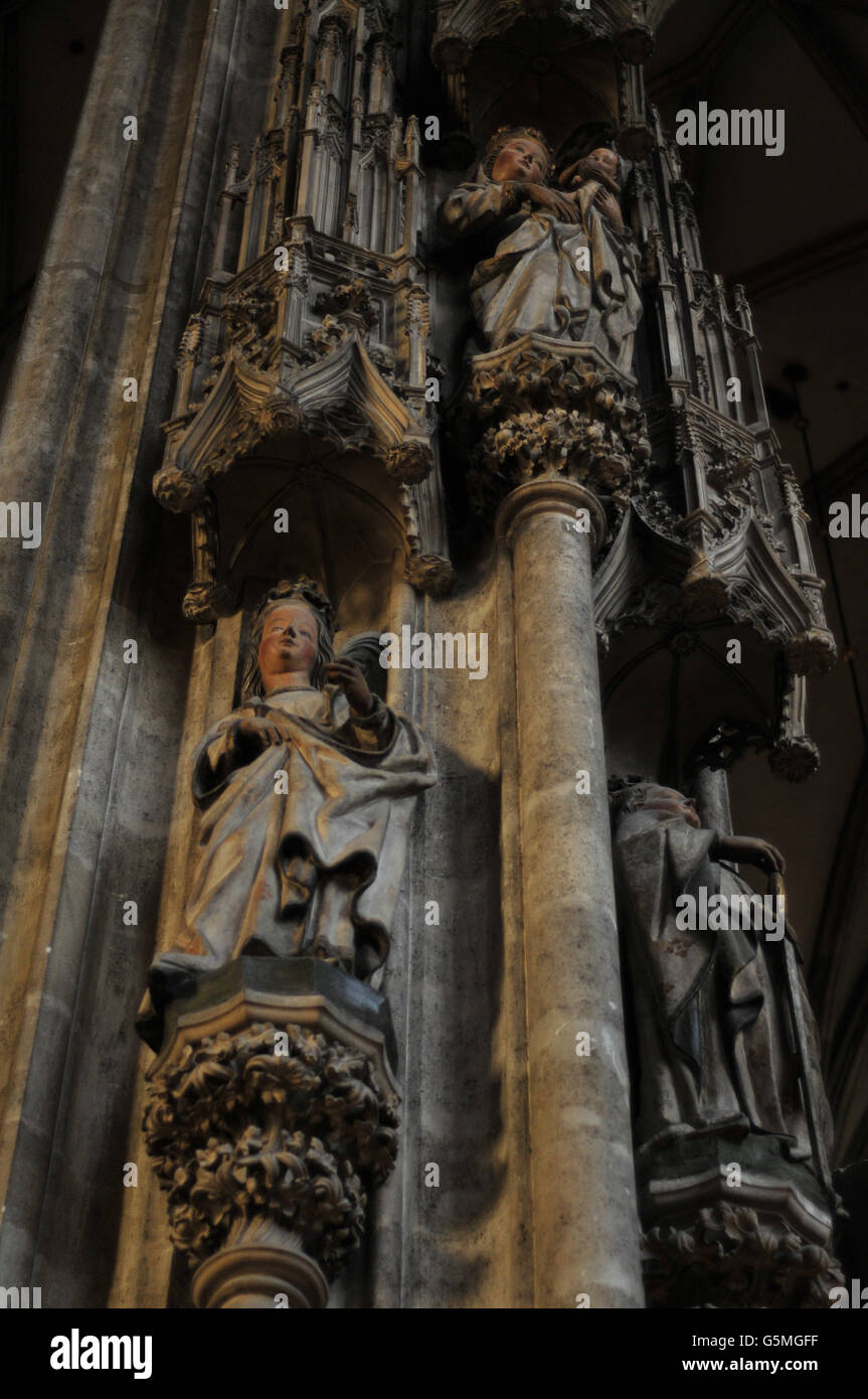 Gothic cathedral interior hi-res stock photography and images - Alamy