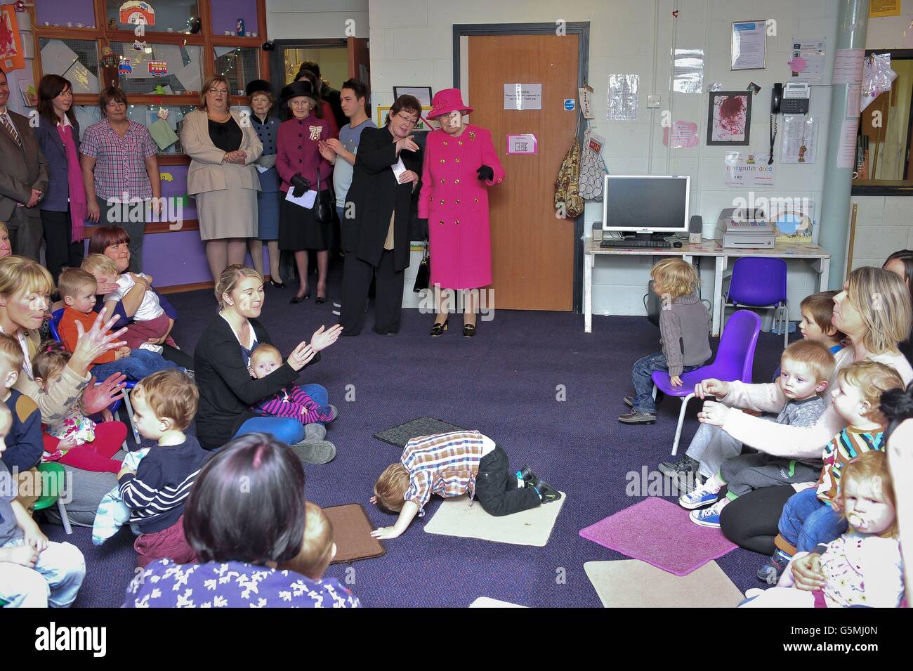 Her Royal Highness Queen Elizabeth II watches children sing at ...